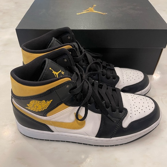 Jordan | Shoes | Air Jordan Mid Pollen | Poshmark